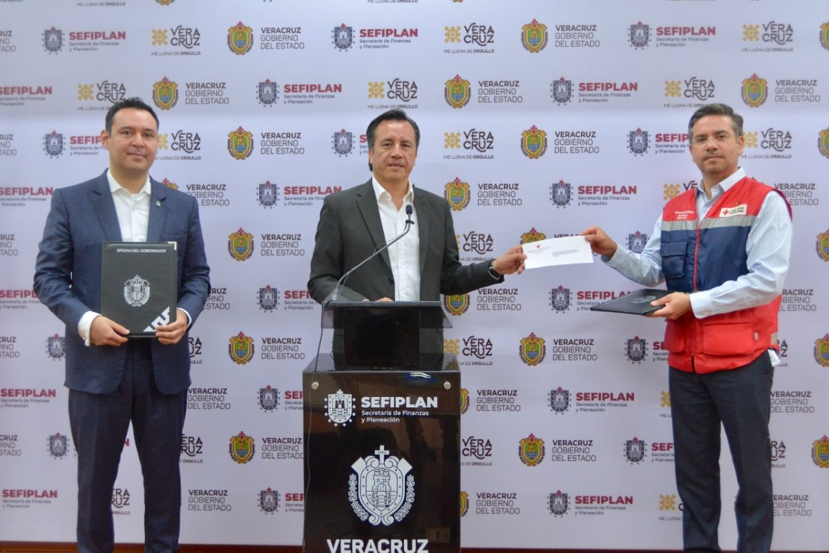El Heraldo De Tuxpan Entrega Gobernador Cuitláhuac García Jiménez
